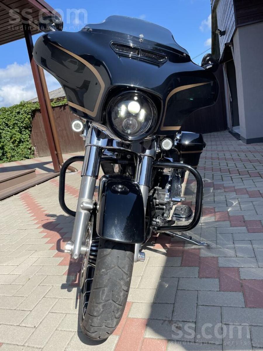Harley-Davidson FLHX 2017 in Liepaja, with an engine capacity of 1.75 L and mileage of 0 thousand km for 15500 €, photo 4 on AUTOMOTO.COM.LV