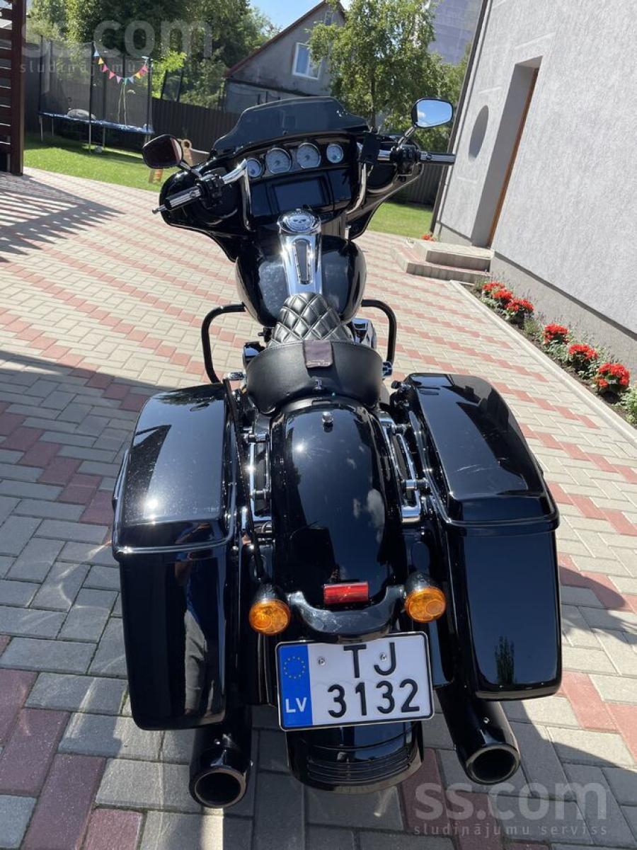 Harley-Davidson FLHX 2017 in Liepaja, with an engine capacity of 1.75 L and mileage of 0 thousand km for 15500 €, photo 5 on AUTOMOTO.COM.LV