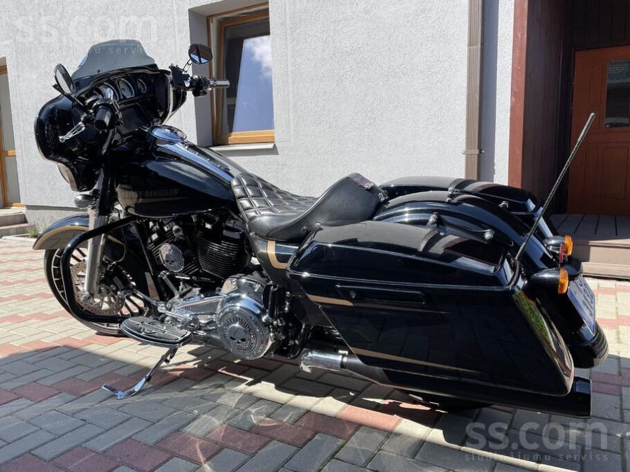 Harley-Davidson FLHX 2017 in Liepaja, with an engine capacity of 1.75 L and mileage of 0 thousand km for 15500 €, photo 6 on AUTOMOTO.COM.LV