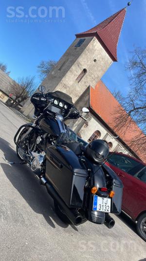 Harley-Davidson FLHX 2017 in Liepaja, with an engine capacity of 1.75 L and mileage of 0 thousand km for 15500 €, photo 9 on AUTOMOTO.COM.LV