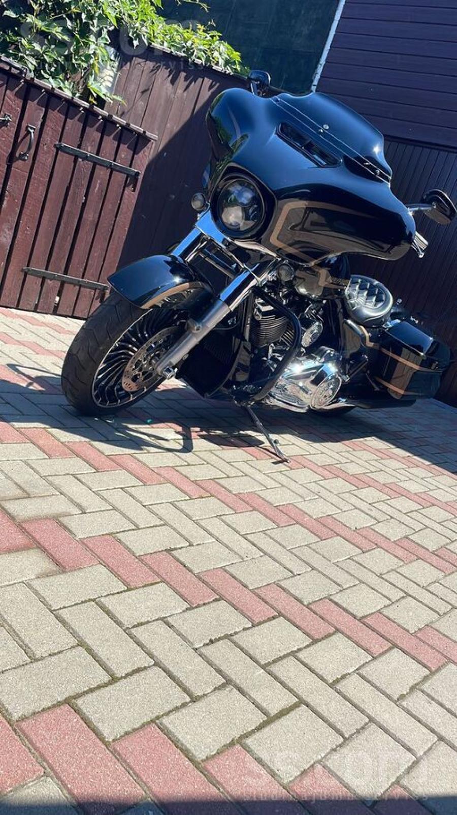 Harley-Davidson FLHX 2017 in Liepaja, with an engine capacity of 1.75 L and mileage of 0 thousand km for 15500 €, photo 11 on AUTOMOTO.COM.LV