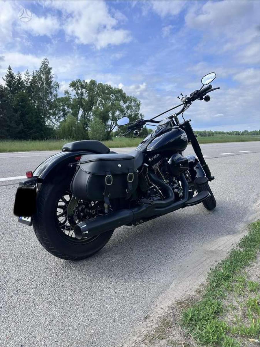 Harley-Davidson FLS 2017 in Vilnius, with an engine capacity of 1.80 L and mileage of 27 thousand km for 12500 €, photo 4 on AUTOMOTO.COM.LV