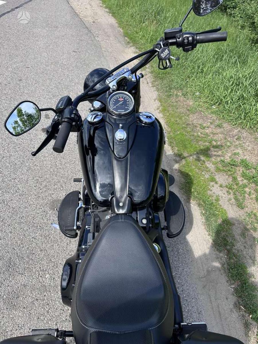 Harley-Davidson FLS 2017 in Vilnius, with an engine capacity of 1.80 L and mileage of 27 thousand km for 12500 €, photo 7 on AUTOMOTO.COM.LV