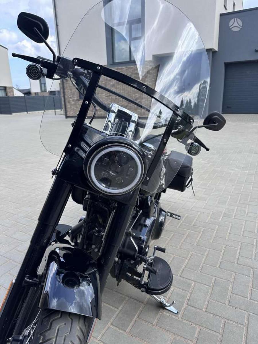 Harley-Davidson FLS 2017 in Vilnius, with an engine capacity of 1.80 L and mileage of 27 thousand km for 12500 €, photo 11 on AUTOMOTO.COM.LV
