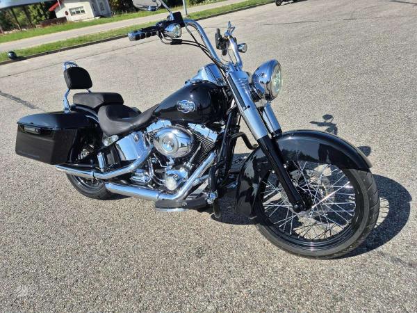 Melns Harley-Davidson FLSTC 2010 Utena, ar dzinēja tilpumu 1.60 L un nobraukumu 43 tūkst. km par 8300 €, foto 1 vietnē AUTOMOTO.COM.LV