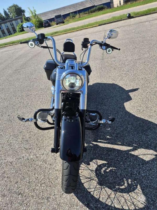 Melns Harley-Davidson FLSTC 2010 Utena, ar dzinēja tilpumu 1.60 L un nobraukumu 43 tūkst. km par 8300 €, foto 3 vietnē AUTOMOTO.COM.LV