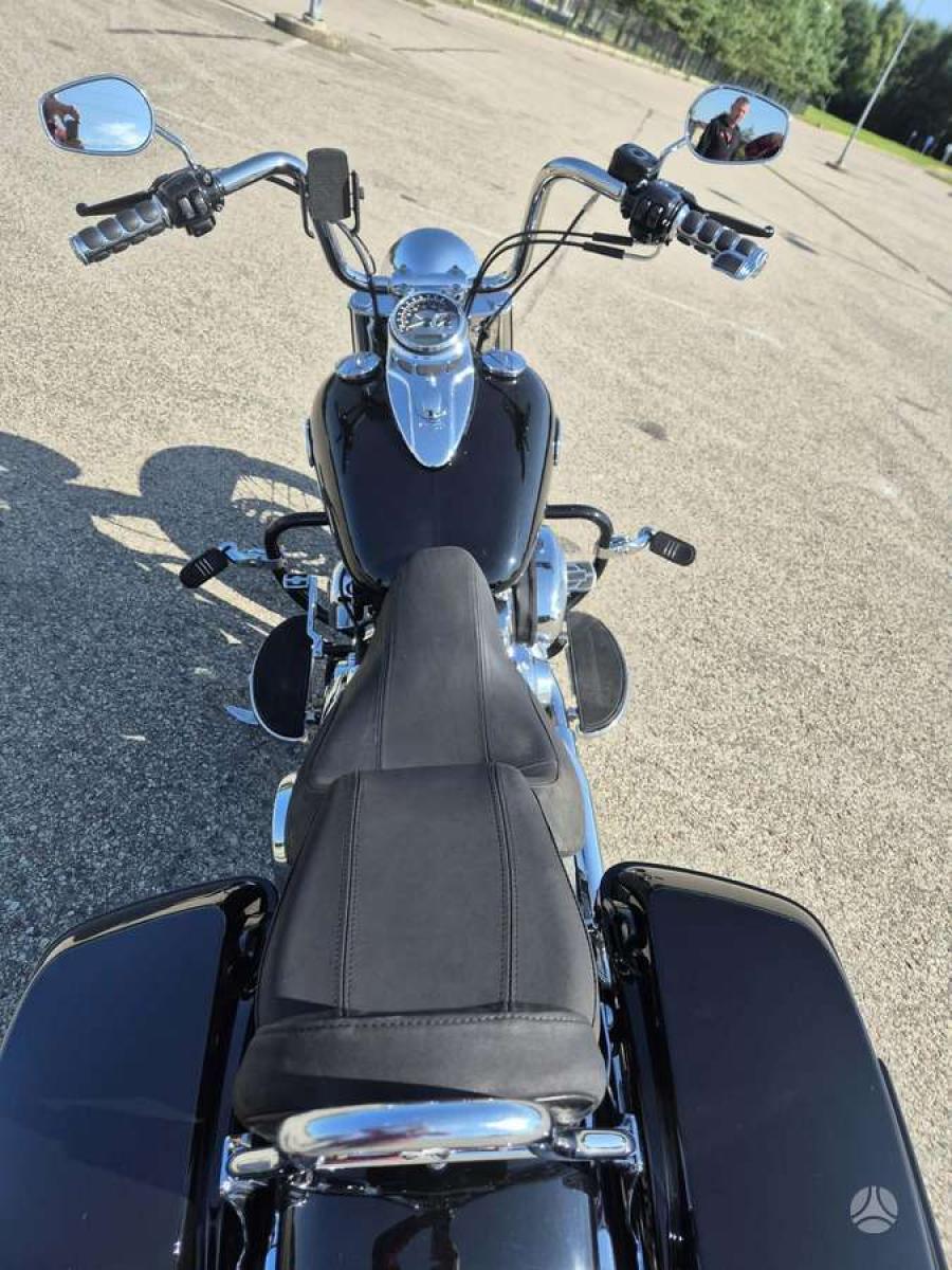Melns Harley-Davidson FLSTC 2010 Utena, ar dzinēja tilpumu 1.60 L un nobraukumu 43 tūkst. km par 8300 €, foto 6 vietnē AUTOMOTO.COM.LV