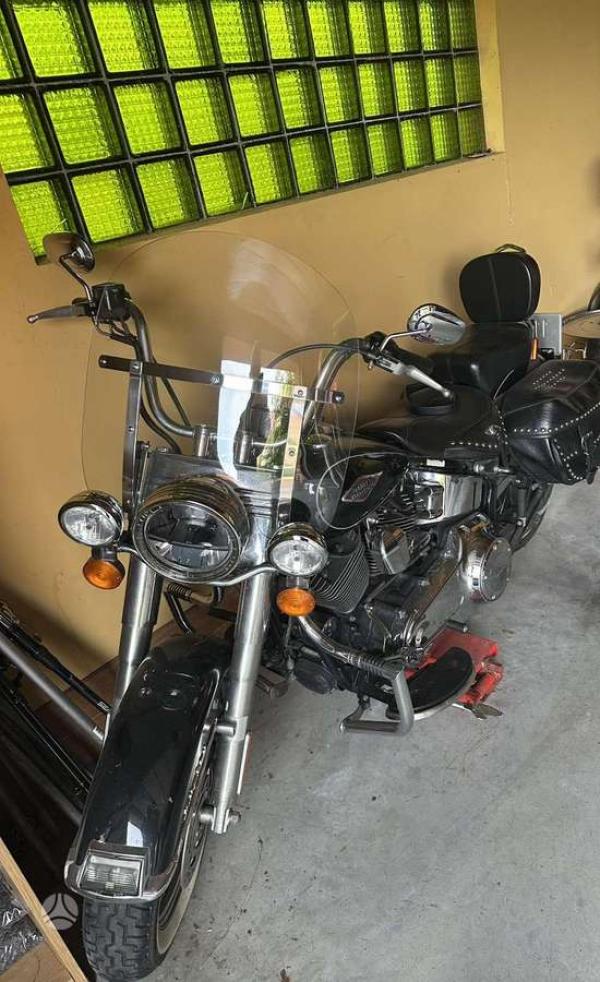 Black Harley-Davidson FLSTC 2012 in Siauliai, with an engine capacity of 0.00 L and mileage of 19 thousand km for 6400 €, photo 3 on AUTOMOTO.COM.LV