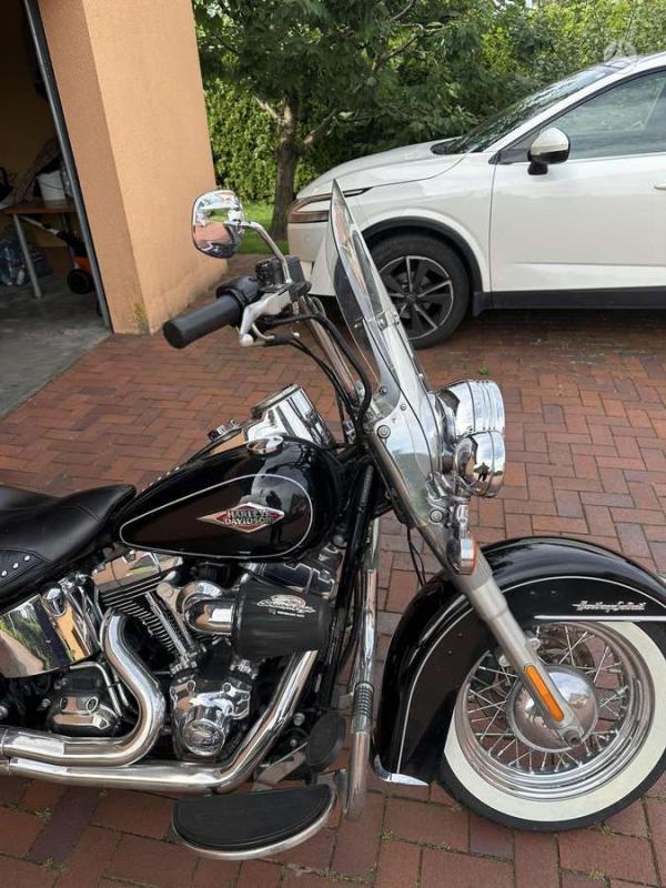 Black Harley-Davidson FLSTC 2012 in Siauliai, with an engine capacity of 0.00 L and mileage of 19 thousand km for 6400 €, photo 5 on AUTOMOTO.COM.LV