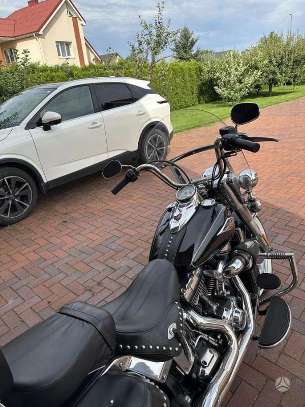 Black Harley-Davidson FLSTC 2012 in Siauliai, with an engine capacity of 0.00 L and mileage of 19 thousand km for 6400 €, photo 6 on AUTOMOTO.COM.LV