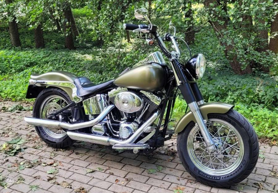 Zaļš Harley-Davidson FLSTC 2004 Rīga, ar dzinēja tilpumu 1.45 L un nobraukumu 42 tūkst. km par 7800 €, foto 1 vietnē AUTOMOTO.COM.LV