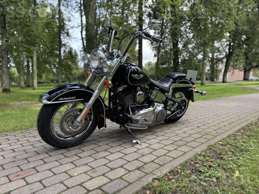 Harley-Davidson FLSTC 2009 in Riga, with an engine capacity of 1.58 L and mileage of 0 thousand km for 9650 €, photo 3 on AUTOMOTO.COM.LV