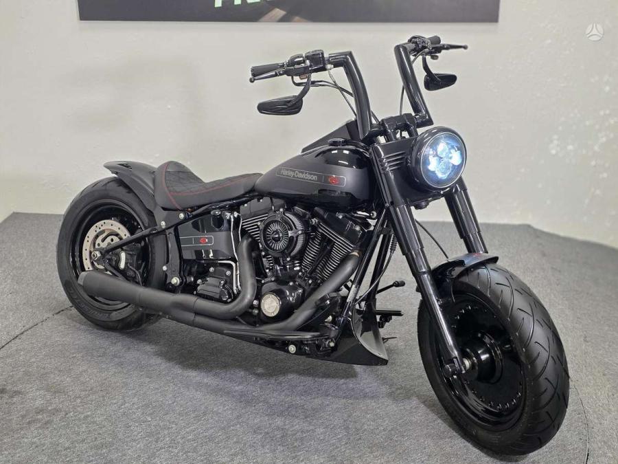Black Harley-Davidson FLSTF 2008 in Panevezys, with an engine capacity of 1.60 L and mileage of 67 thousand km for 10650 €, photo 4 on AUTOMOTO.COM.LV