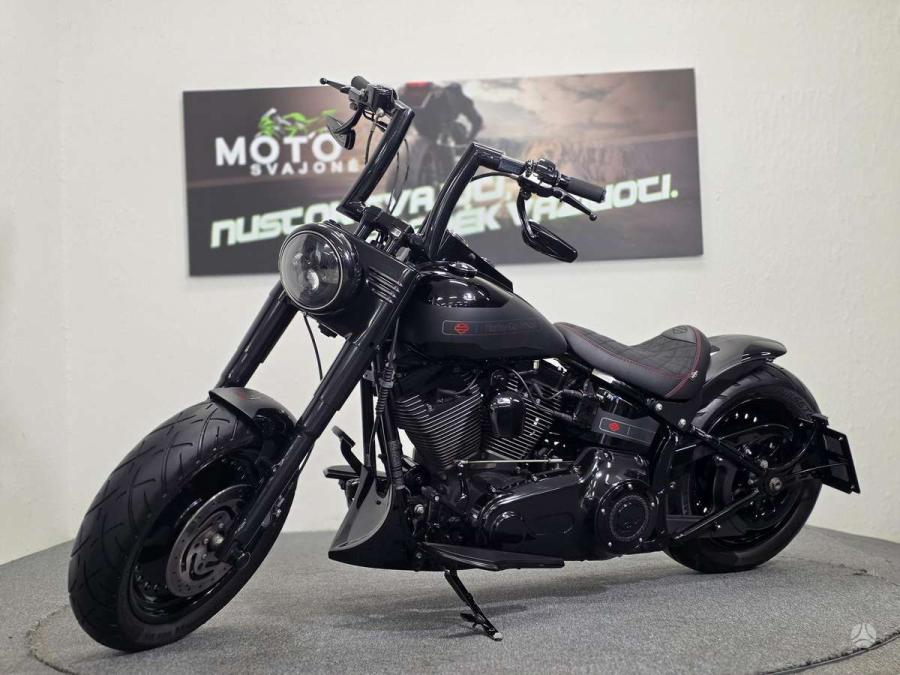 Black Harley-Davidson FLSTF 2008 in Panevezys, with an engine capacity of 1.60 L and mileage of 67 thousand km for 10650 €, photo 5 on AUTOMOTO.COM.LV