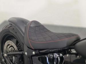 Black Harley-Davidson FLSTF 2008 in Panevezys, with an engine capacity of 1.60 L and mileage of 67 thousand km for 10650 €, photo 13 on AUTOMOTO.COM.LV