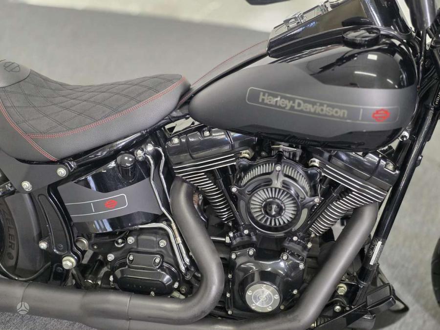 Black Harley-Davidson FLSTF 2008 in Panevezys, with an engine capacity of 1.60 L and mileage of 67 thousand km for 10650 €, photo 15 on AUTOMOTO.COM.LV