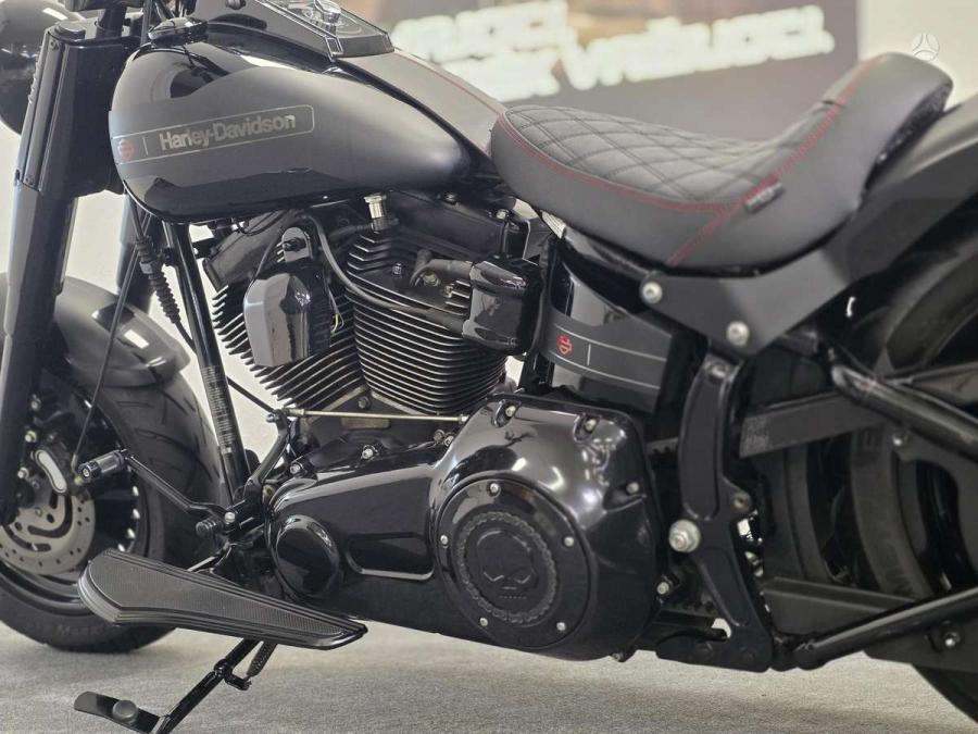 Black Harley-Davidson FLSTF 2008 in Panevezys, with an engine capacity of 1.60 L and mileage of 67 thousand km for 10650 €, photo 16 on AUTOMOTO.COM.LV