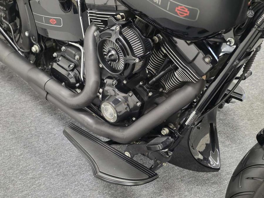Black Harley-Davidson FLSTF 2008 in Panevezys, with an engine capacity of 1.60 L and mileage of 67 thousand km for 10650 €, photo 18 on AUTOMOTO.COM.LV