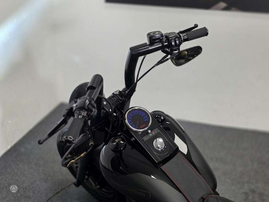 Black Harley-Davidson FLSTF 2008 in Panevezys, with an engine capacity of 1.60 L and mileage of 67 thousand km for 10650 €, photo 19 on AUTOMOTO.COM.LV