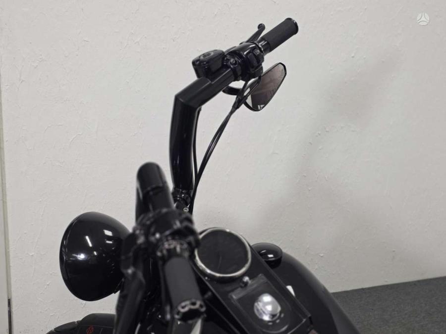 Black Harley-Davidson FLSTF 2008 in Panevezys, with an engine capacity of 1.60 L and mileage of 67 thousand km for 10650 €, photo 20 on AUTOMOTO.COM.LV