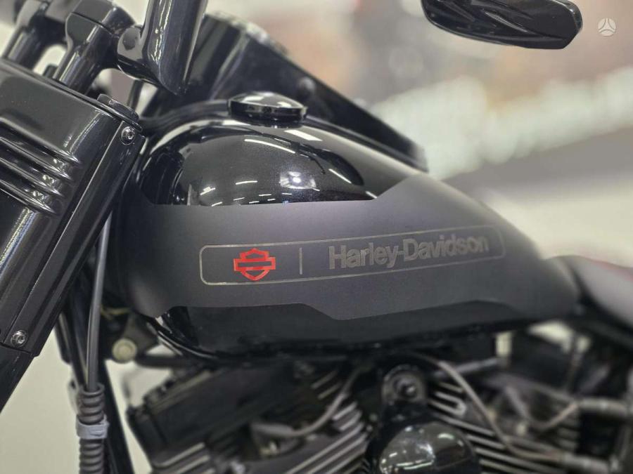 Black Harley-Davidson FLSTF 2008 in Panevezys, with an engine capacity of 1.60 L and mileage of 67 thousand km for 10650 €, photo 24 on AUTOMOTO.COM.LV