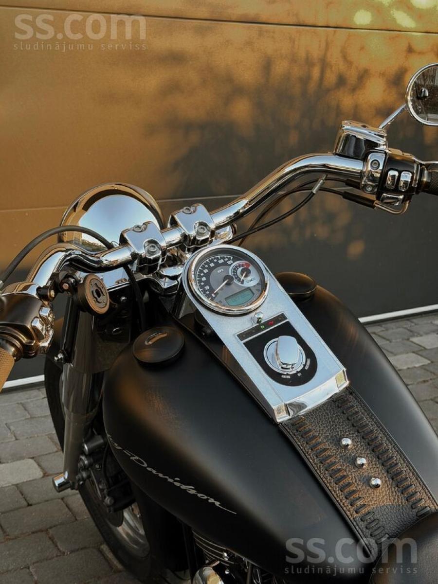 Harley-Davidson FLSTF 2009 in Riga, with an engine capacity of 1.58 L and mileage of 0 thousand km for 12800 €, photo 7 on AUTOMOTO.COM.LV