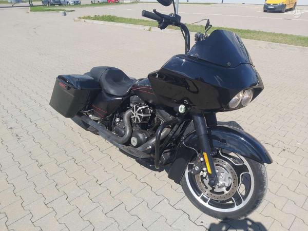 Melns Harley-Davidson FLTR 2011 Kauņa, ar dzinēja tilpumu 1.70 L un nobraukumu 50 tūkst. km par 11850 €, foto 3 vietnē AUTOMOTO.COM.LV