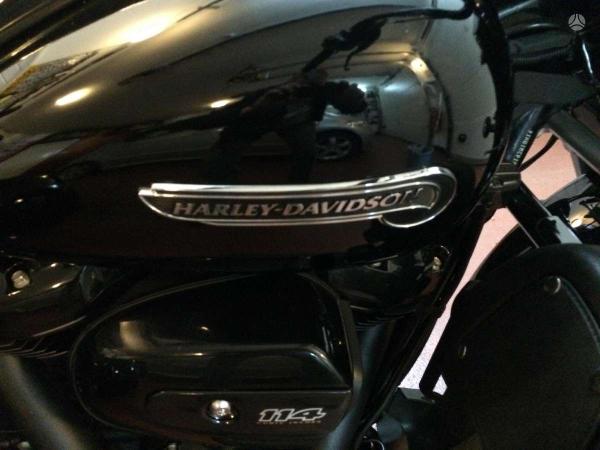 Black Harley-Davidson FLTR 2019 in Kaunas, with an engine capacity of 1.87 L and mileage of 5 thousand km for 26500 €, photo 6 on AUTOMOTO.COM.LV