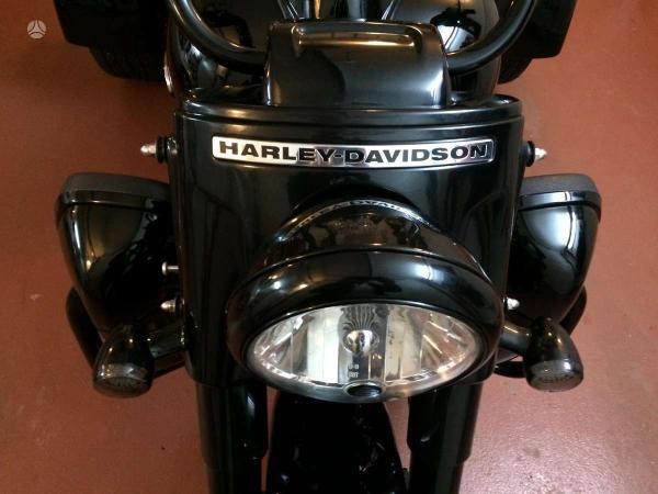 Black Harley-Davidson FLTR 2019 in Kaunas, with an engine capacity of 1.87 L and mileage of 5 thousand km for 26500 €, photo 7 on AUTOMOTO.COM.LV