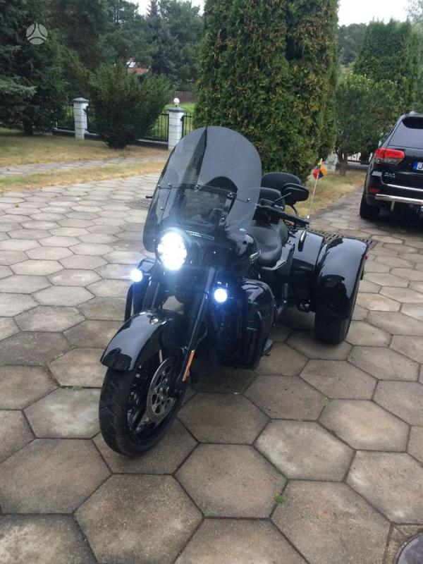 Black Harley-Davidson FLTR 2019 in Kaunas, with an engine capacity of 1.87 L and mileage of 5 thousand km for 26500 €, photo 11 on AUTOMOTO.COM.LV