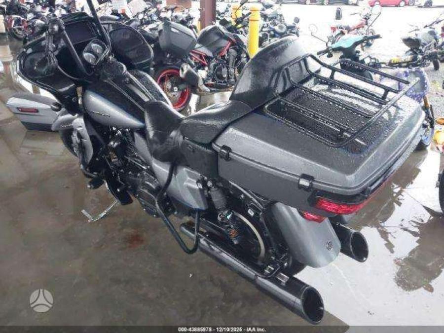 Black Harley-Davidson FLTR 2021 in Klaipeda, with an engine capacity of 1.87 L and mileage of 1 thousand km for 7000 €, photo 3 on AUTOMOTO.COM.LV