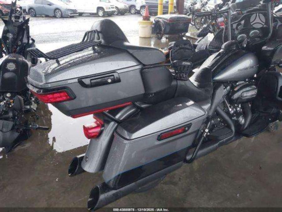 Black Harley-Davidson FLTR 2021 in Klaipeda, with an engine capacity of 1.87 L and mileage of 1 thousand km for 7000 €, photo 4 on AUTOMOTO.COM.LV