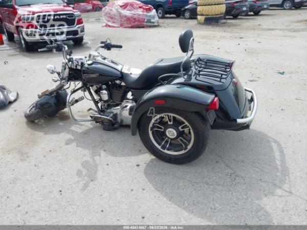 Harley-Davidson FLTR Klaipėda, ar dzinēja tilpumu 0.00 L un nobraukumu 0 tūkst. km par 8100 €, foto 5 vietnē AUTOMOTO.COM.LV