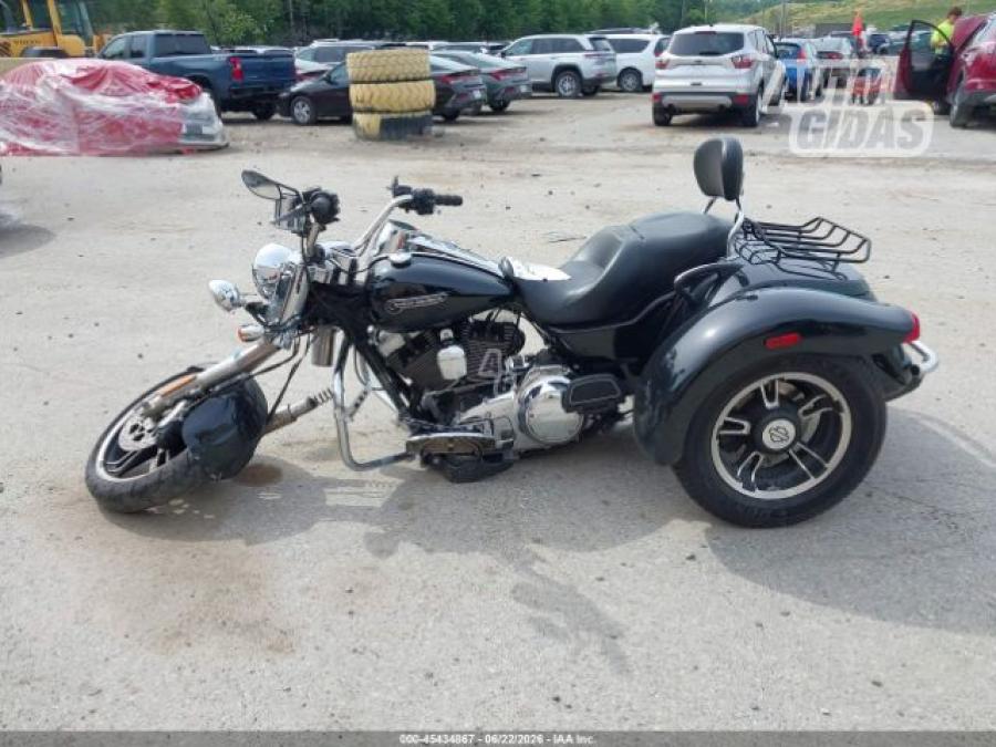 Harley-Davidson FLTR Klaipėda, ar dzinēja tilpumu 0.00 L un nobraukumu 0 tūkst. km par 8100 €, foto 12 vietnē AUTOMOTO.COM.LV