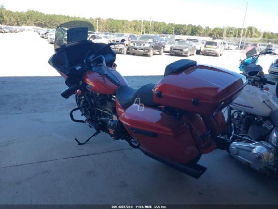 Red Harley-Davidson FLTR 0 in Klaipeda, with an engine capacity of 0.00 L and mileage of 0 thousand km for 5800 €, photo 3 on AUTOMOTO.COM.LV