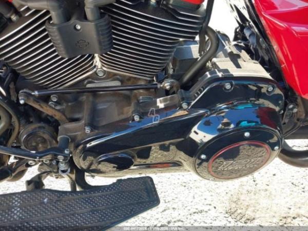 Sarkans Harley-Davidson FLTR 0 Klaipėda, ar dzinēja tilpumu 0.00 L un nobraukumu 0 tūkst. km par 25000 €, foto 9 vietnē AUTOMOTO.COM.LV