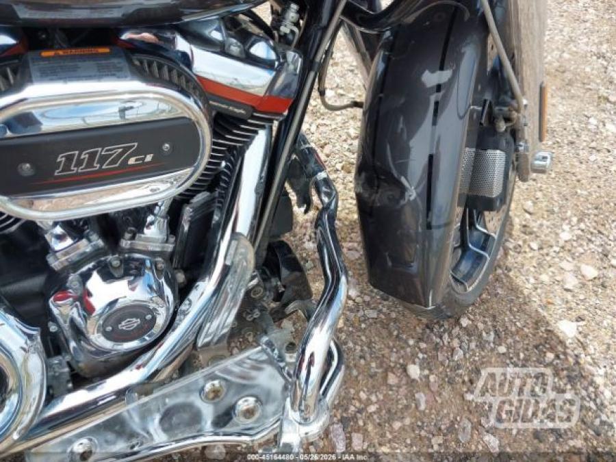 Red Harley-Davidson FLTR in Klaipeda, with an engine capacity of 0.00 L and mileage of 0 thousand km for 6650 €, photo 4 on AUTOMOTO.COM.LV