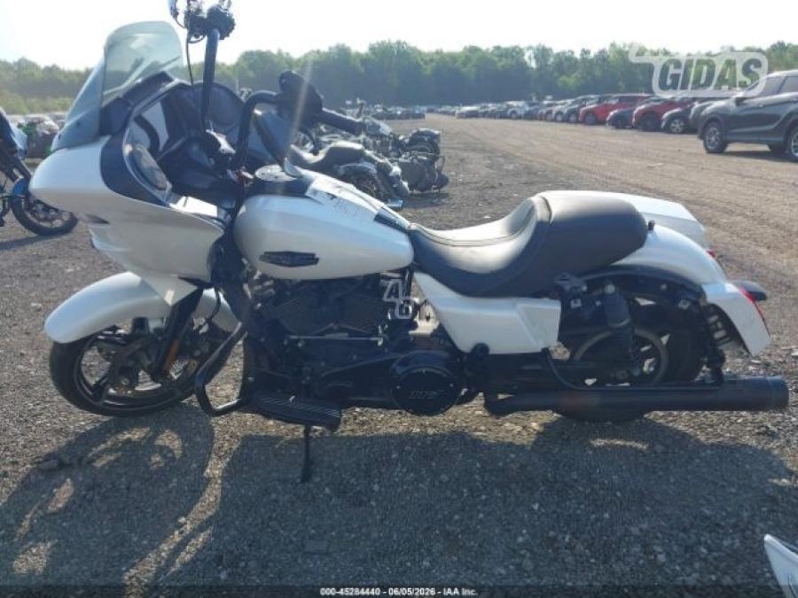 White Harley-Davidson FLTR 0 in Klaipeda, with an engine capacity of 0.00 L and mileage of 0 thousand km for 10200 €, photo 1 on AUTOMOTO.COM.LV