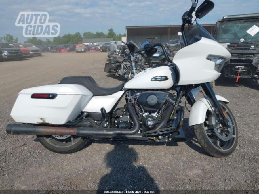 White Harley-Davidson FLTR 0 in Klaipeda, with an engine capacity of 0.00 L and mileage of 0 thousand km for 10200 €, photo 3 on AUTOMOTO.COM.LV