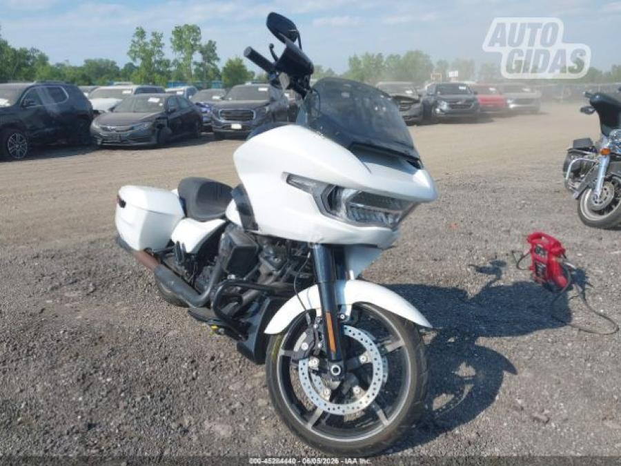 White Harley-Davidson FLTR 0 in Klaipeda, with an engine capacity of 0.00 L and mileage of 0 thousand km for 10200 €, photo 8 on AUTOMOTO.COM.LV