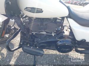 White Harley-Davidson FLTR 0 in Klaipeda, with an engine capacity of 0.00 L and mileage of 0 thousand km for 10200 €, photo 15 on AUTOMOTO.COM.LV