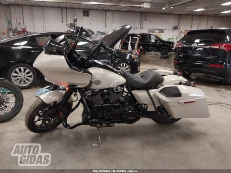 Balts Harley-Davidson FLTR Klaipėda, ar dzinēja tilpumu 0.00 L un nobraukumu 0 tūkst. km par 4000 €, foto 3 vietnē AUTOMOTO.COM.LV