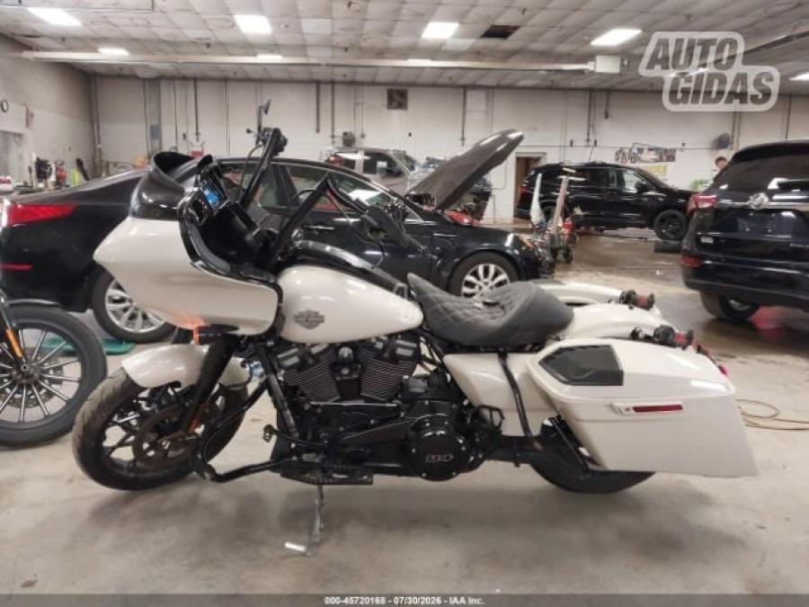 Balts Harley-Davidson FLTR Klaipėda, ar dzinēja tilpumu 0.00 L un nobraukumu 0 tūkst. km par 4000 €, foto 14 vietnē AUTOMOTO.COM.LV