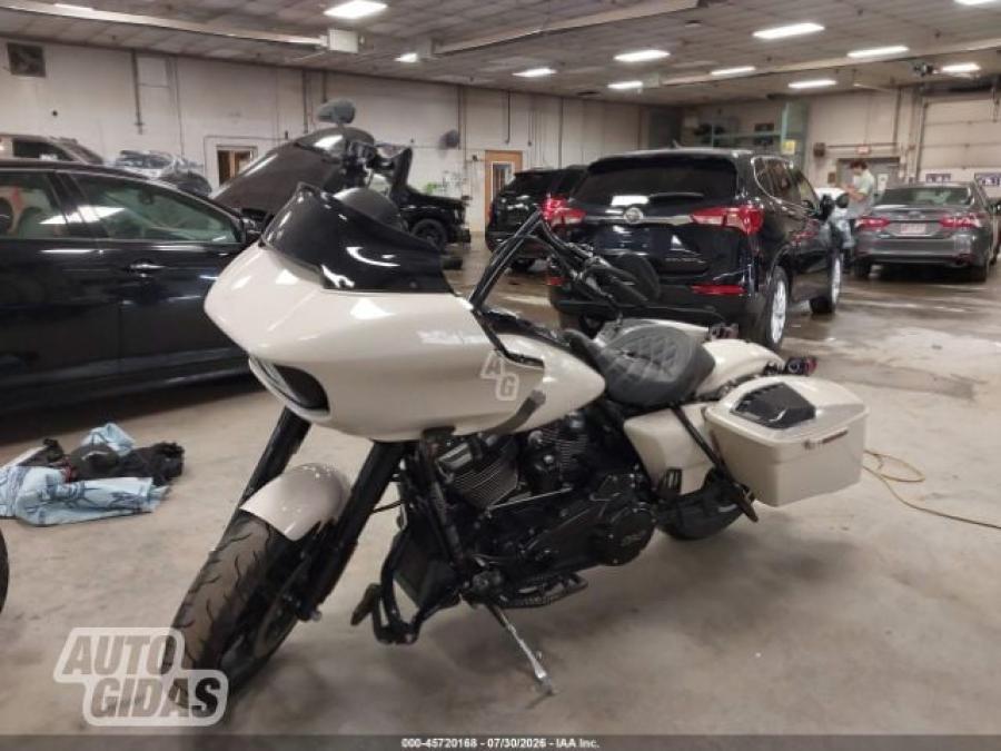 Balts Harley-Davidson FLTR Klaipėda, ar dzinēja tilpumu 0.00 L un nobraukumu 0 tūkst. km par 4000 €, foto 15 vietnē AUTOMOTO.COM.LV