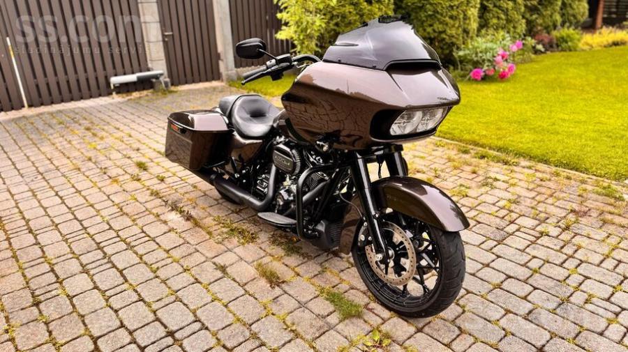 Harley-Davidson FLTRXS 2023 in Riga, with an engine capacity of 1.87 L and mileage of 0 thousand km for 22000 €, photo 1 on AUTOMOTO.COM.LV