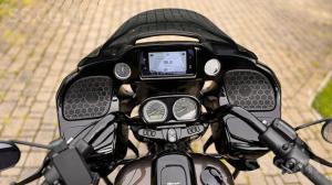 Harley-Davidson FLTRXS 2023 in Riga, with an engine capacity of 1.87 L and mileage of 0 thousand km for 22000 €, photo 3 on AUTOMOTO.COM.LV