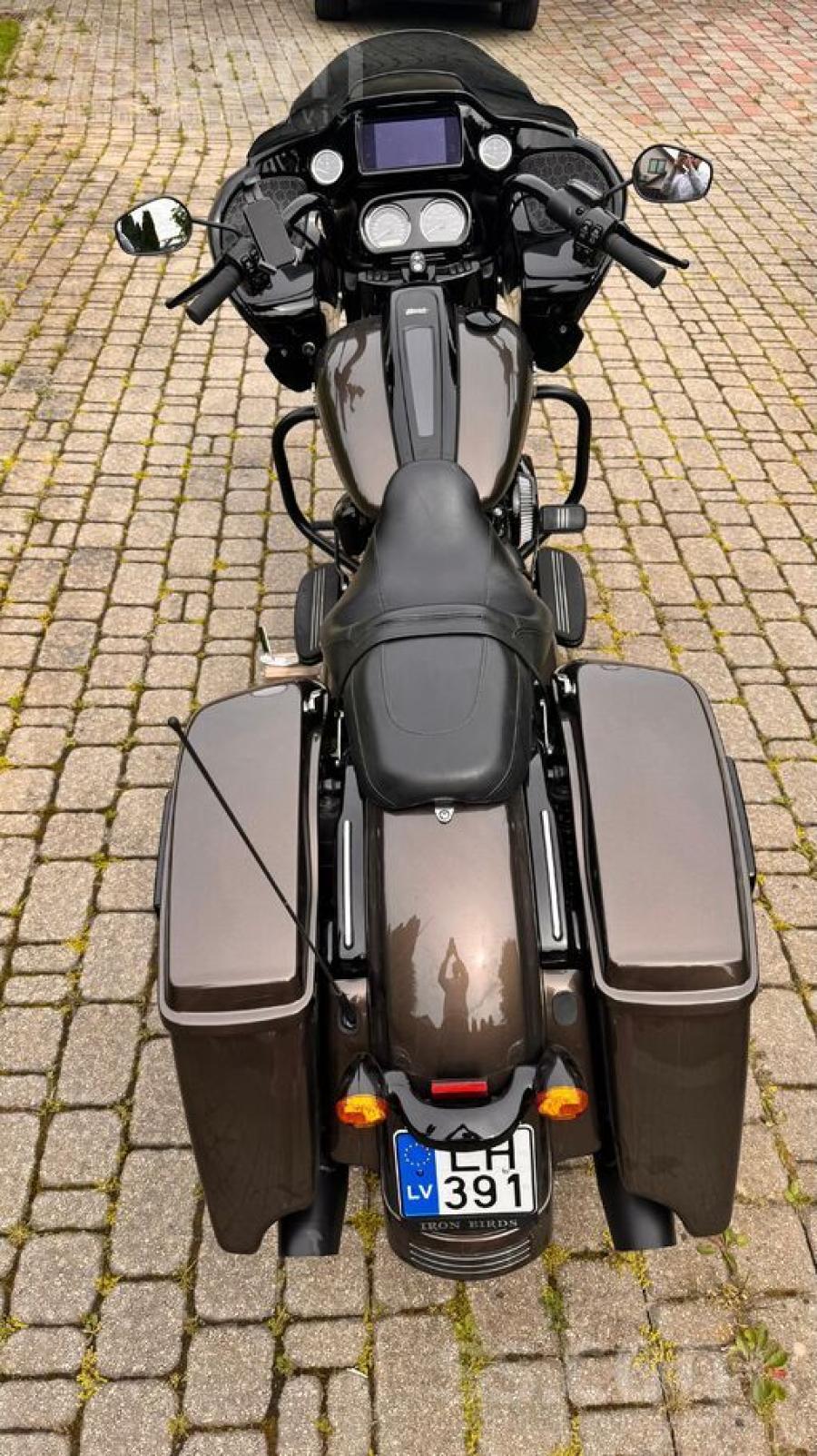 Harley-Davidson FLTRXS 2023 in Riga, with an engine capacity of 1.87 L and mileage of 0 thousand km for 22000 €, photo 5 on AUTOMOTO.COM.LV