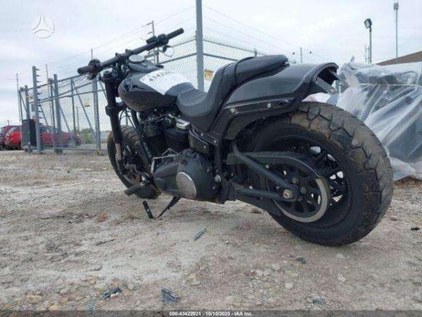 Black Harley-Davidson FXD 2019 in Klaipeda, with an engine capacity of 1.87 L and mileage of 1 thousand km for 4000 €, photo 3 on AUTOMOTO.COM.LV