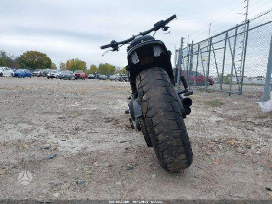 Black Harley-Davidson FXD 2019 in Klaipeda, with an engine capacity of 1.87 L and mileage of 1 thousand km for 4000 €, photo 6 on AUTOMOTO.COM.LV