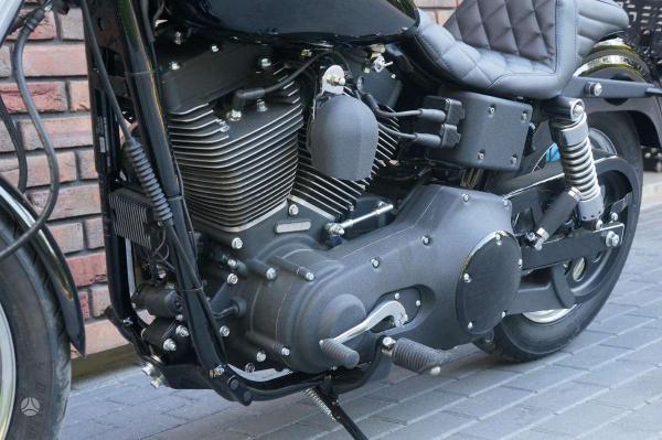 Black Harley-Davidson FXDX 1999 in Vilnius, with an engine capacity of 1.45 L and mileage of 35 thousand km for 6800 €, photo 7 on AUTOMOTO.COM.LV